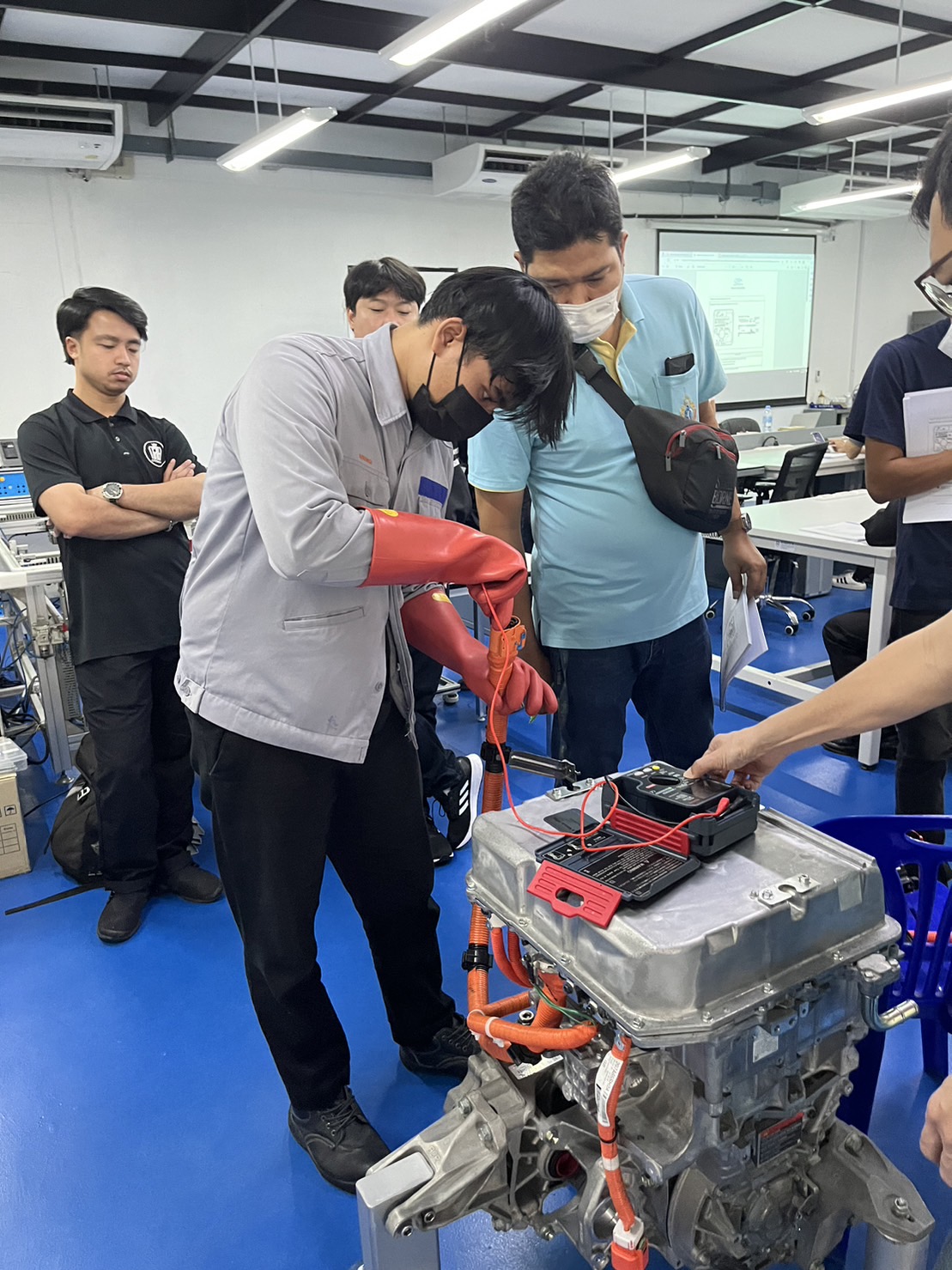 Electric Vehicle (EV) Maintenance Training – Integrated Technology ...